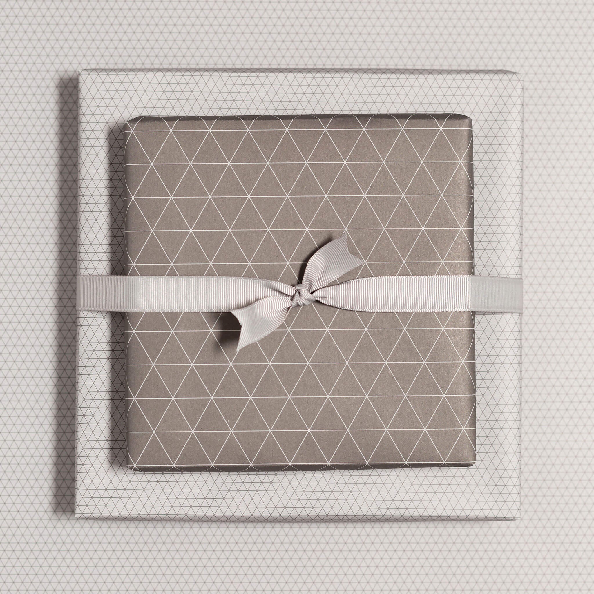 Braunes Geschenkpapier "Dreiecke" - 5 Bogen - My Pretty Circus ...