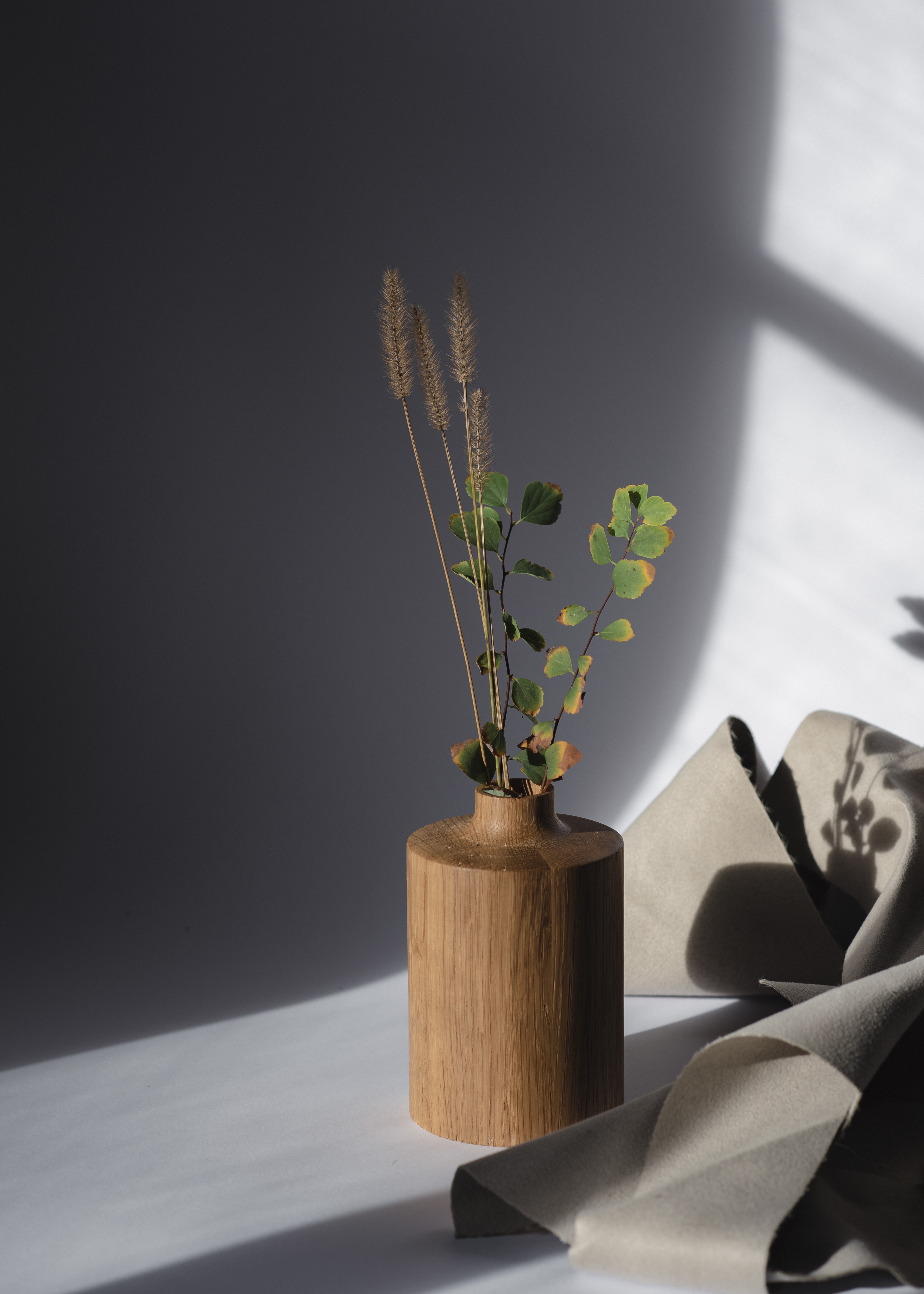 Handgedrechselte Vase VA006 aus Eiche – Studio Fiatal | selekkt.com